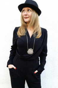 3 DIY Methods for Adding Clutch Chains - Confessions of a Refashionista