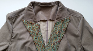 A Quick Blazer Embellishment Tutorial by Confessions of a Refashionista