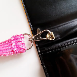 Simple retro bag fix & DIY strap tutorial by Confessions of a Refashionista